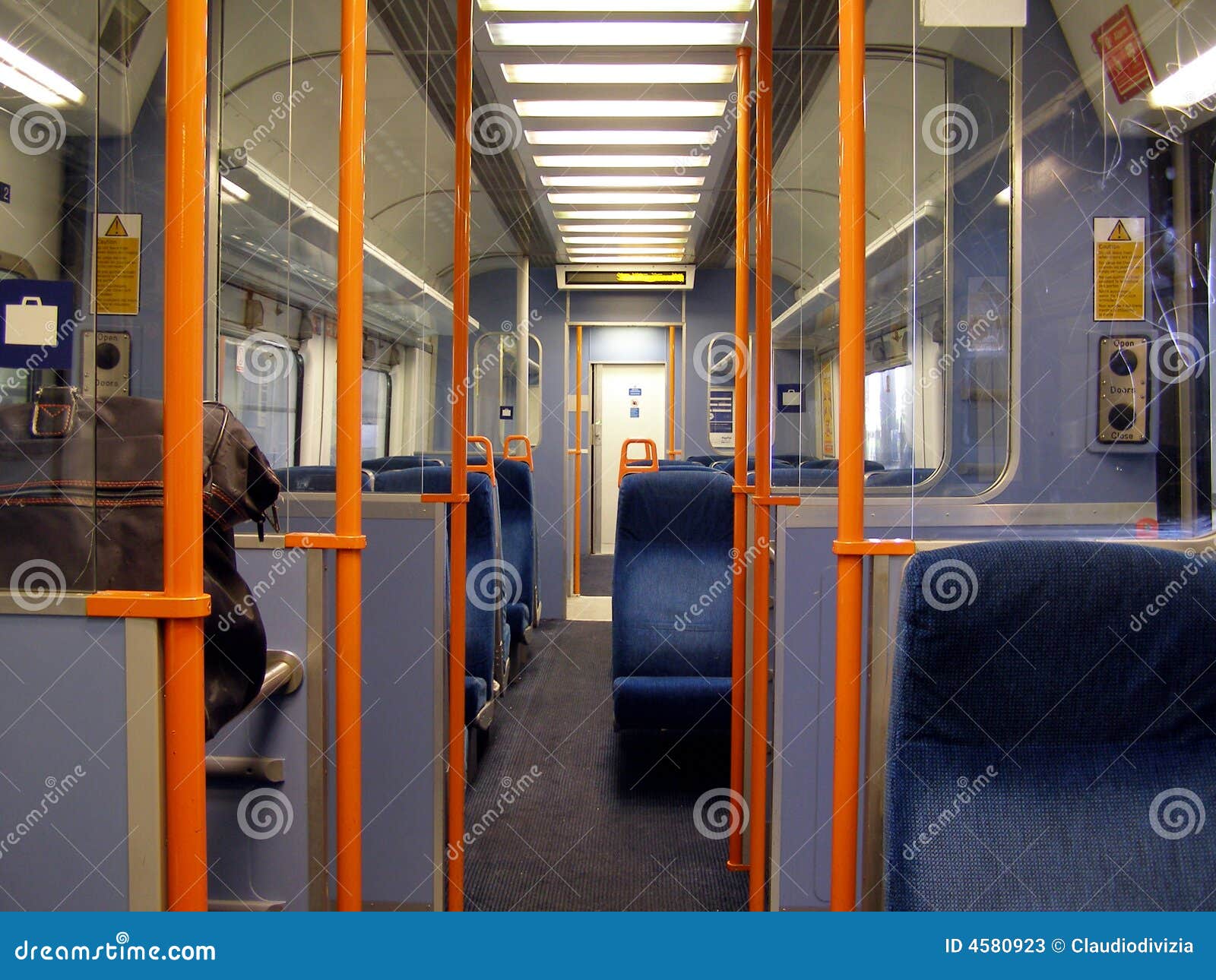 Interior del tren imagen de archivo. Imagen de trenes - 4580923