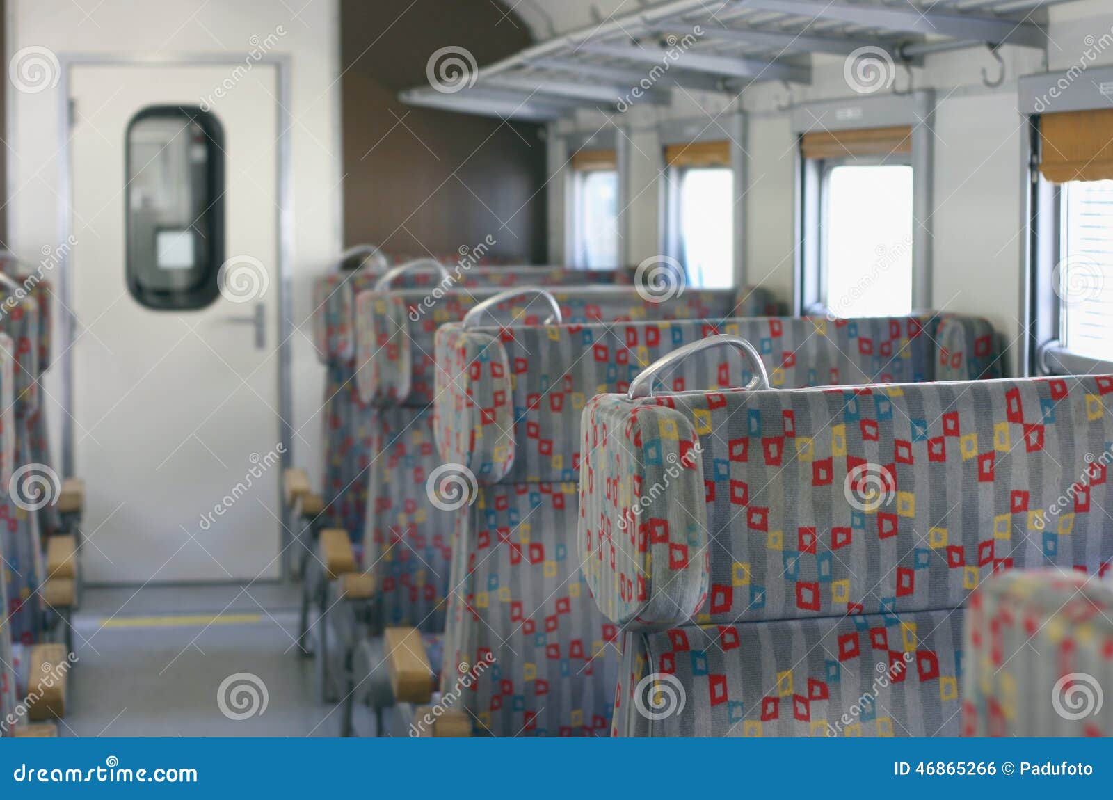 Interior del tren foto de archivo. Imagen de sima, deslizamiento - 46865266