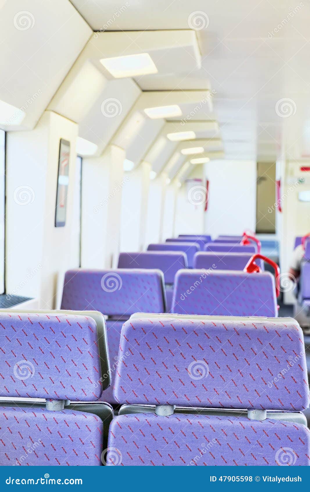 Interior del tren foto de archivo. Imagen de deslumbrar - 47905598