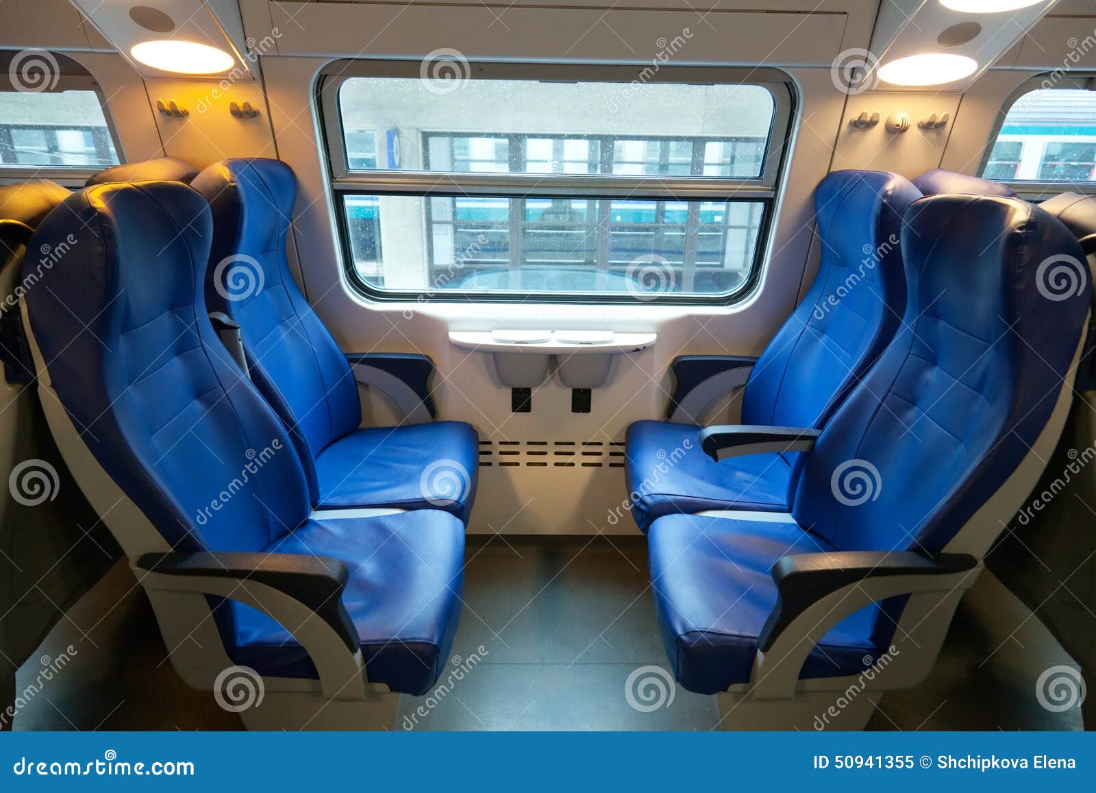 Interior del tren imagen de archivo. Imagen de clase - 50941355