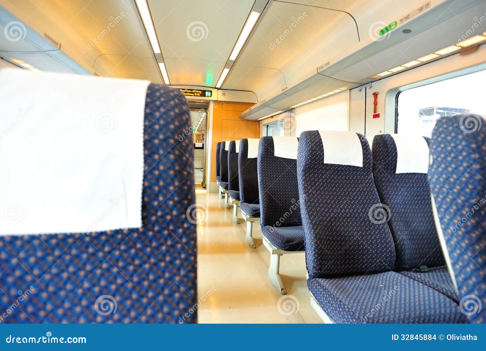 Interior Del Tren De Alta Velocidad Foto de archivo - Imagen de ...