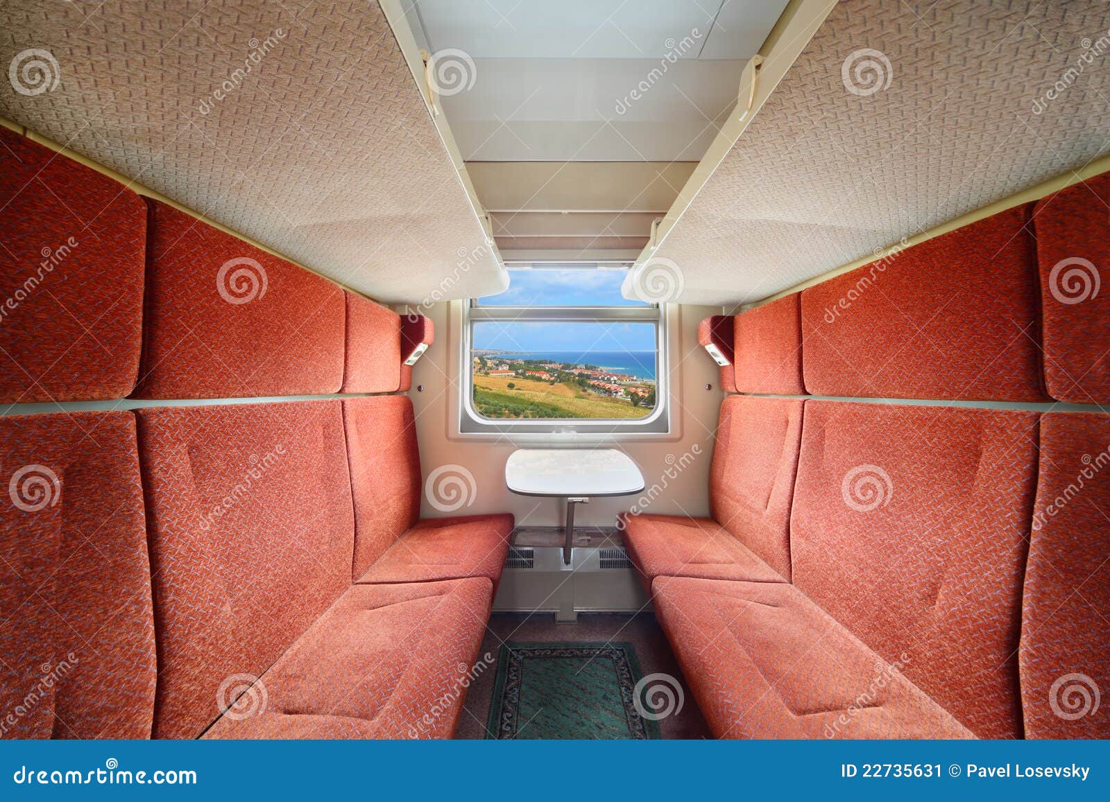 Interior Del Tren De Ferrocarril. Imagen de archivo - Imagen de paso ...