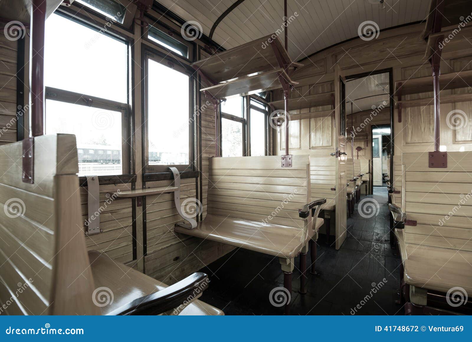 Interior Del Tren Del Vintage Foto de archivo - Imagen de indicadores ...