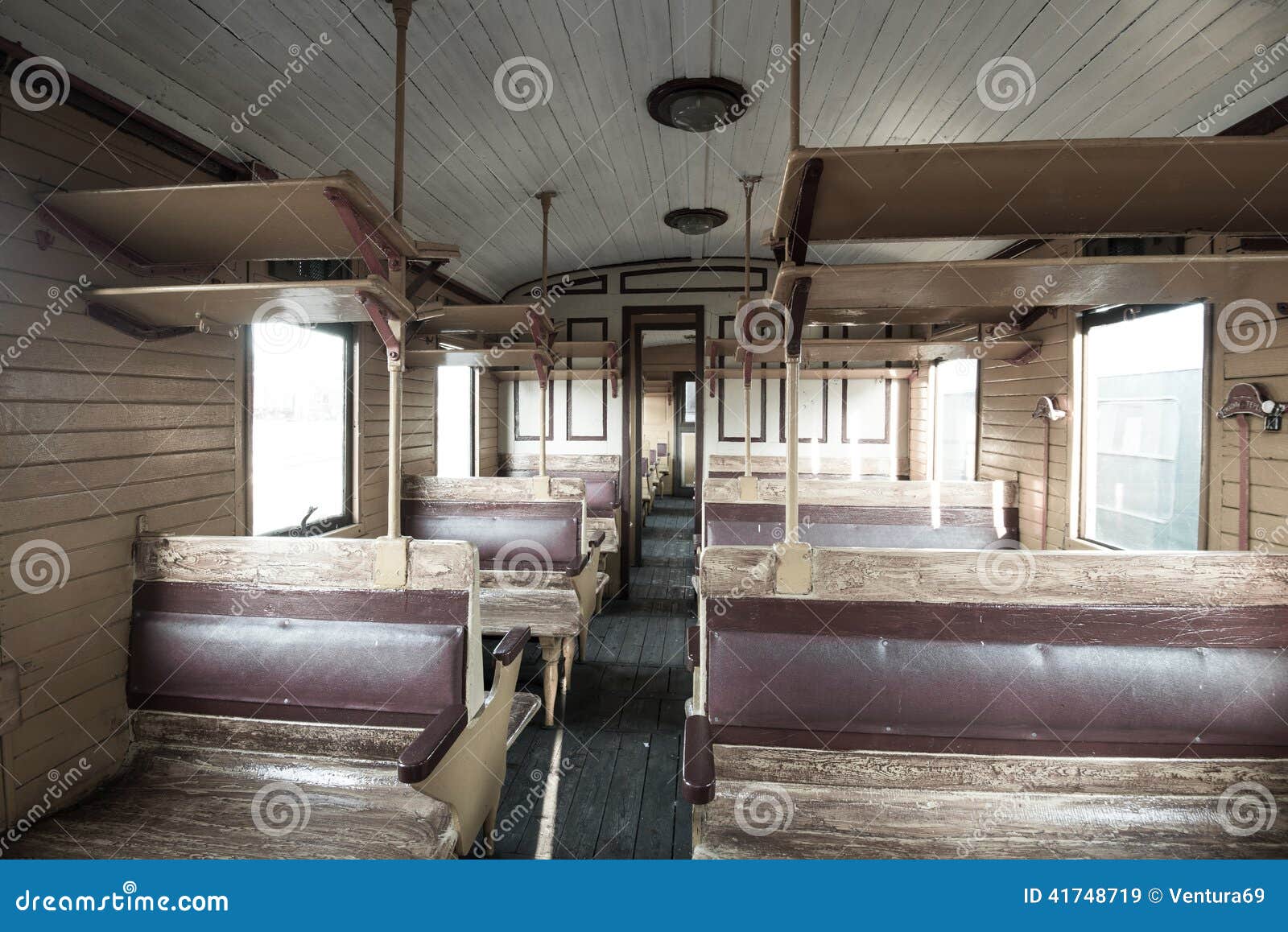 Interior Del Tren Del Vintage Imagen de archivo editorial - Imagen de ...