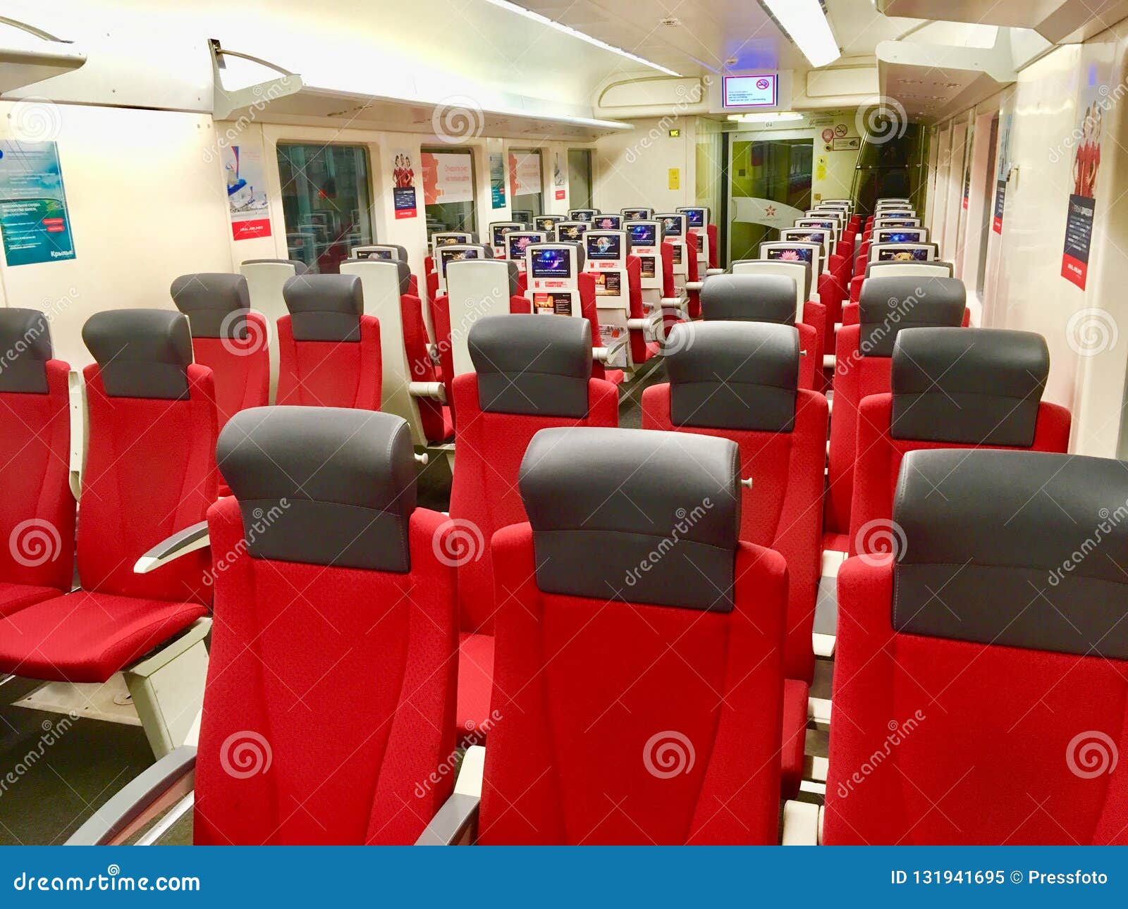 Interior del tren expreso imagen editorial. Imagen de viaje - 131941695