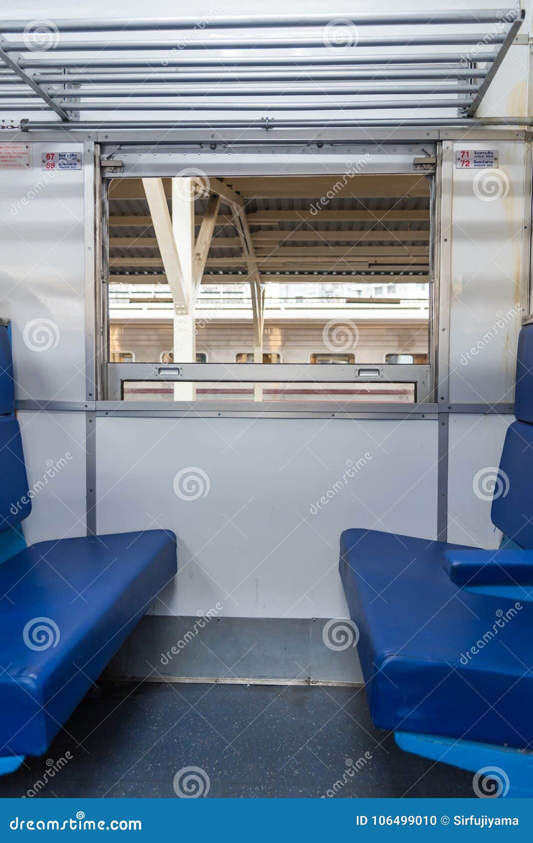 Interior Del Tren Del Vintage Foto de archivo - Imagen de adentro ...
