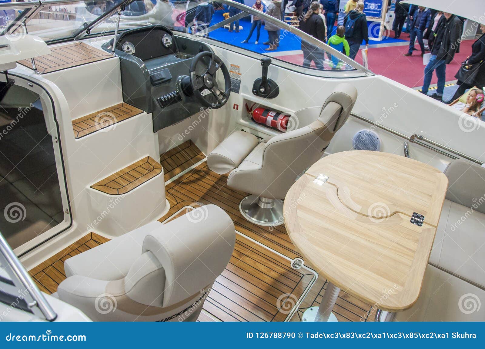 Interior del yate de lujo imagen editorial. Imagen de cuero - 126788790