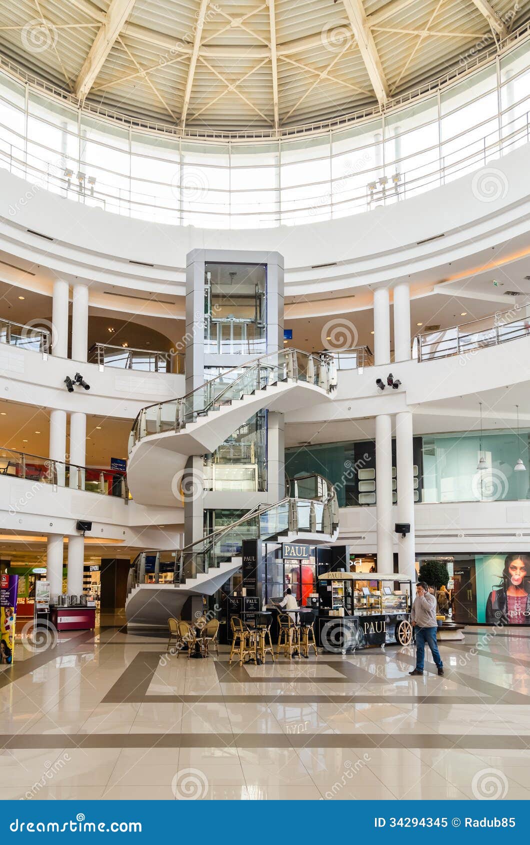 Interior Do Centro Comercial Imagem Editorial - Imagem de comprador ...