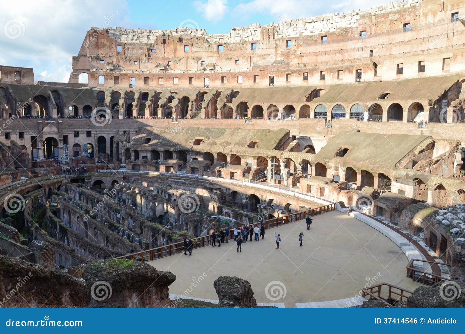 Interior do coliseu foto editorial. Imagem de pedra, turismo - 37414546