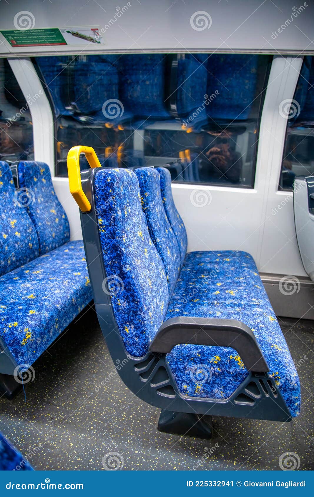 Interior Do Comboio De Metro De Sydney Com Assentos Vazios Imagem de ...