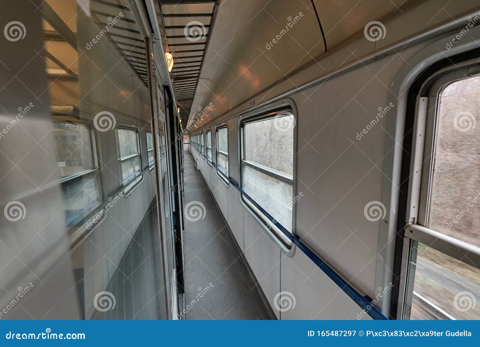 Interior Do Comboio De Passageiros Antigo Imagem de Stock - Imagem de ...