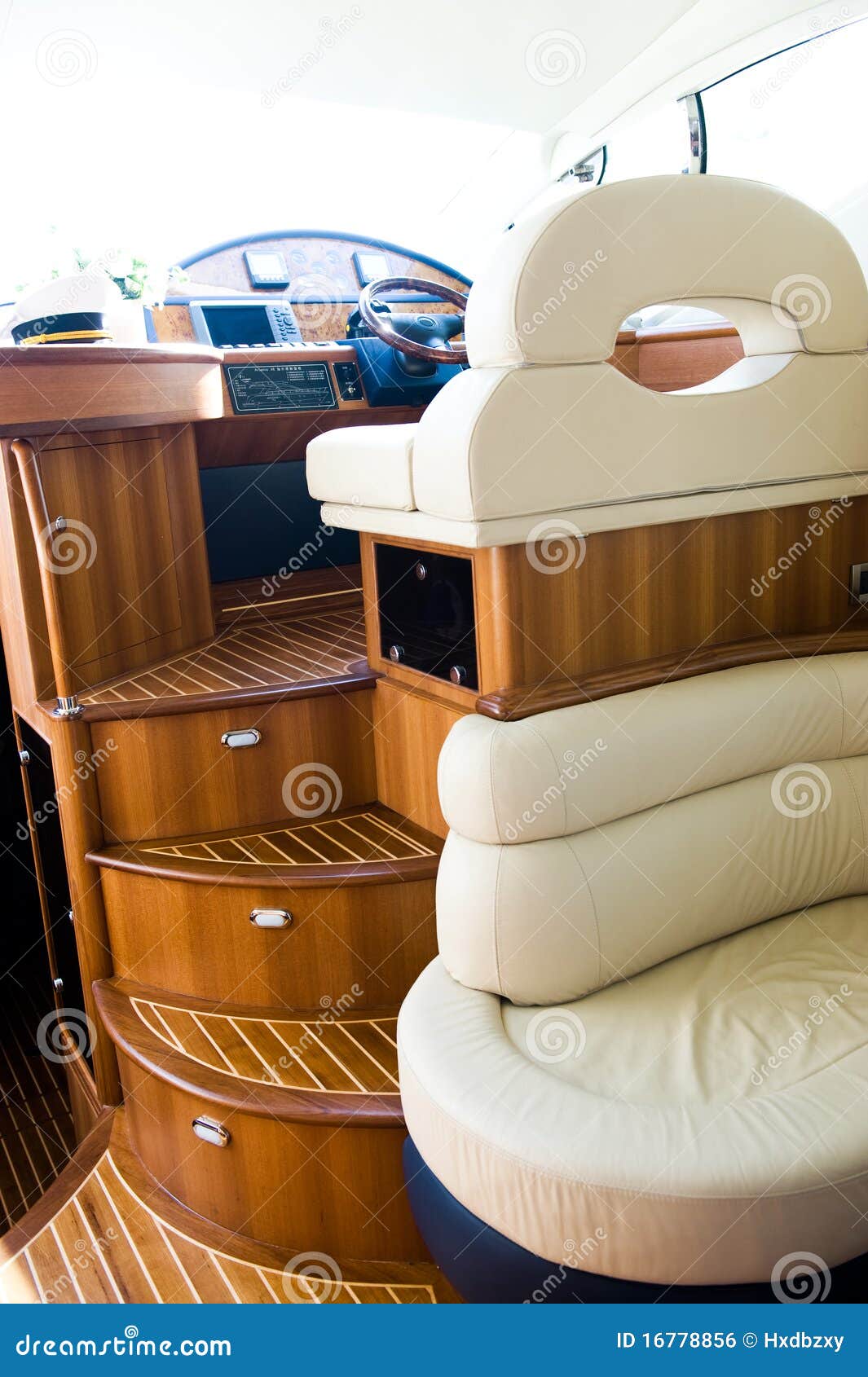 Interior do iate foto de stock. Imagem de navio, sentido - 16778856