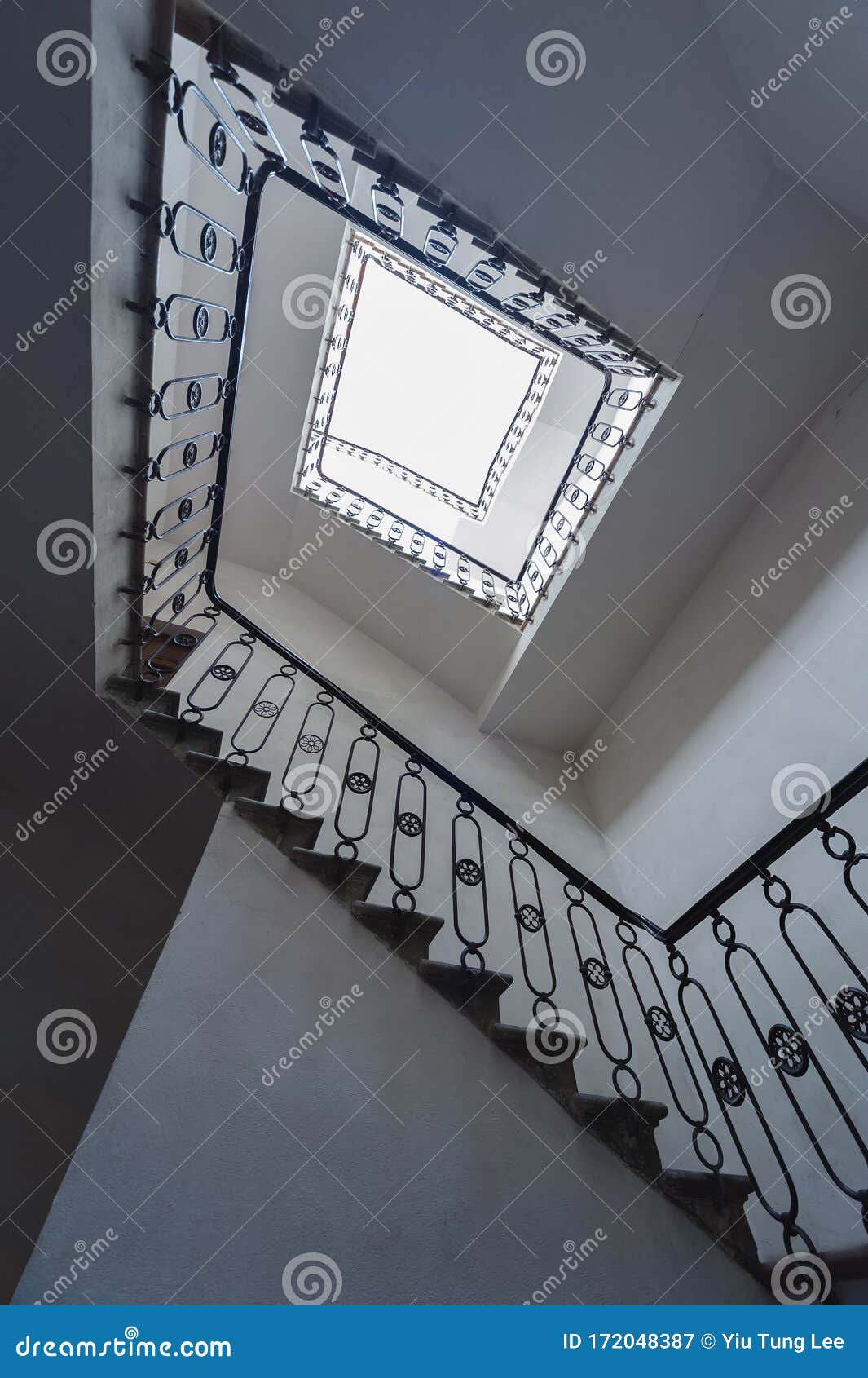 Interior escalonado imagen de archivo. Imagen de remolino - 172048387