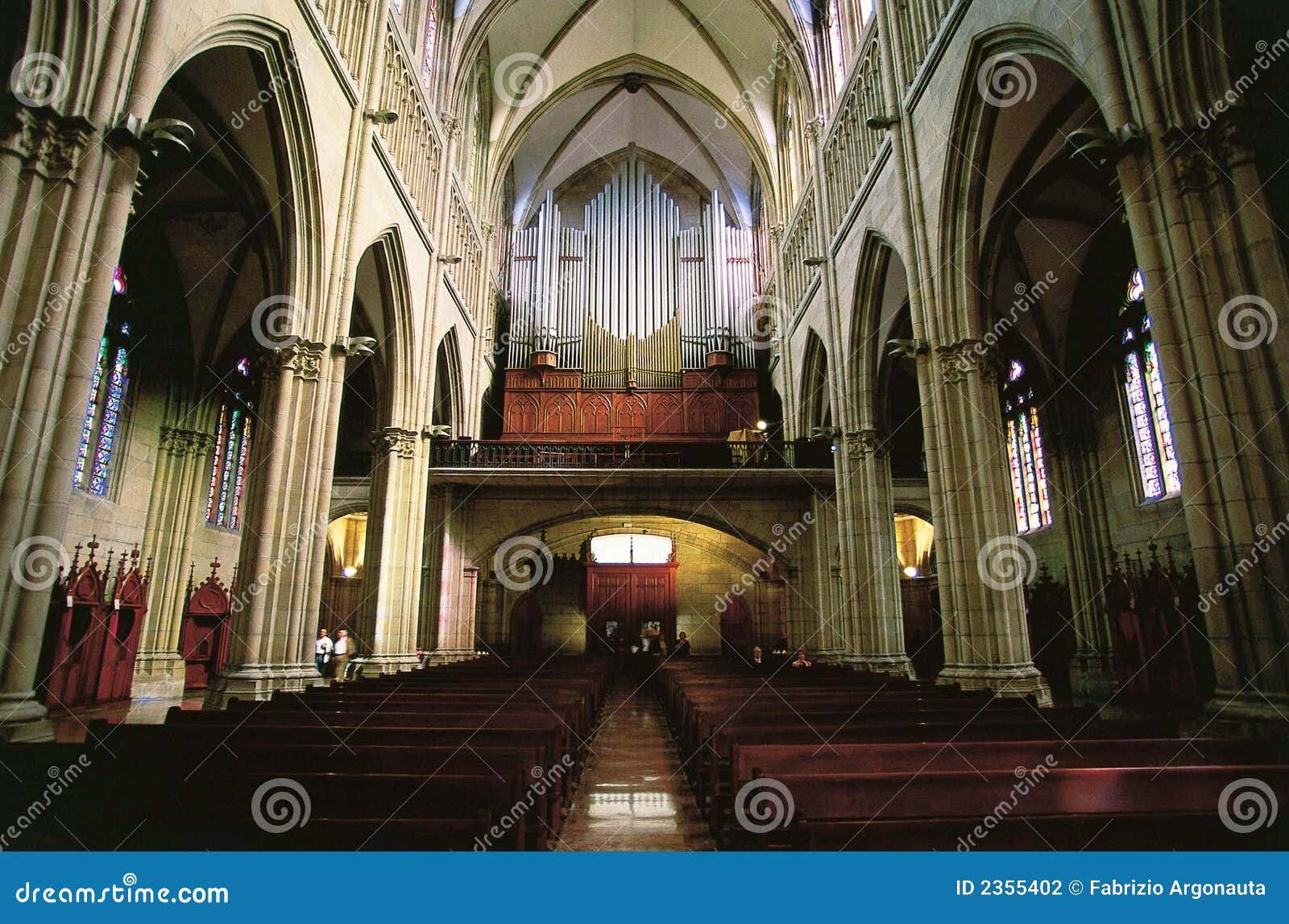 Interior Gótico De La Iglesia Foto de archivo - Imagen de columnas ...