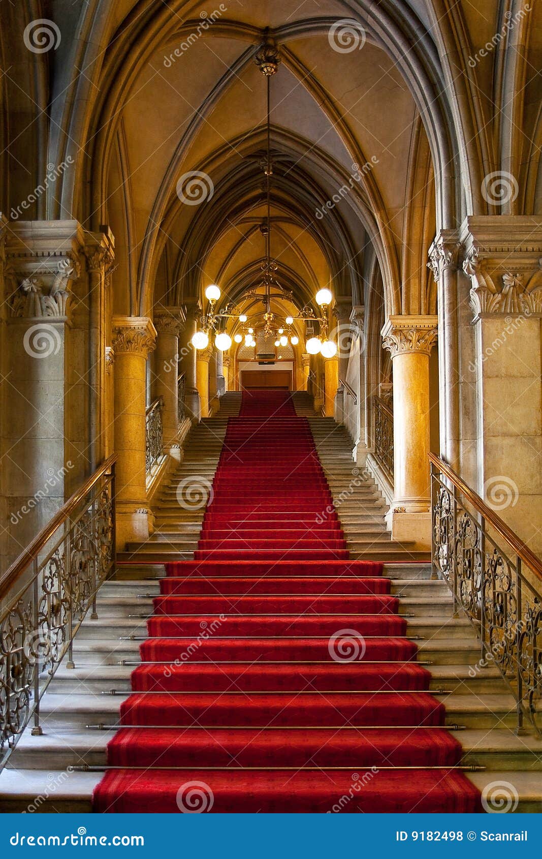 Interior Gótico Del Castillo Foto de archivo - Imagen de estilo ...