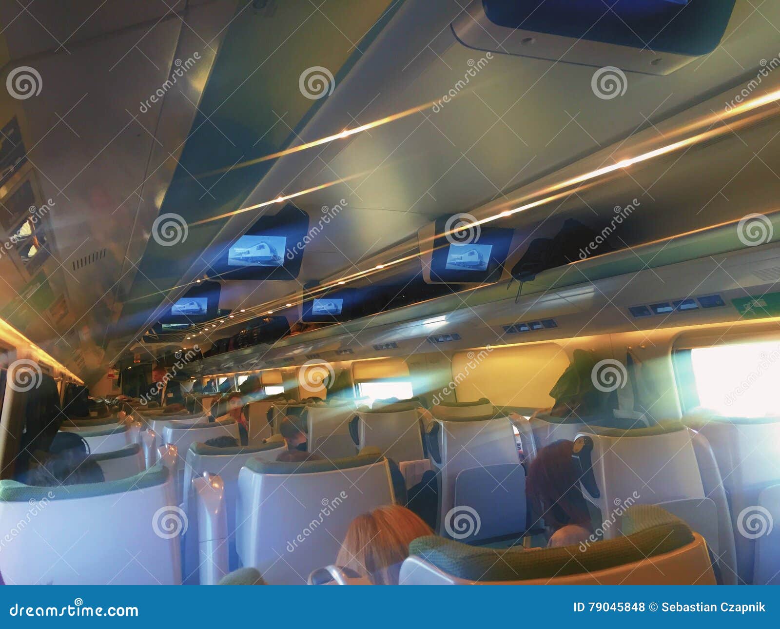 Interior Interurbano Del Tren De Pendolino Foto de archivo editorial ...