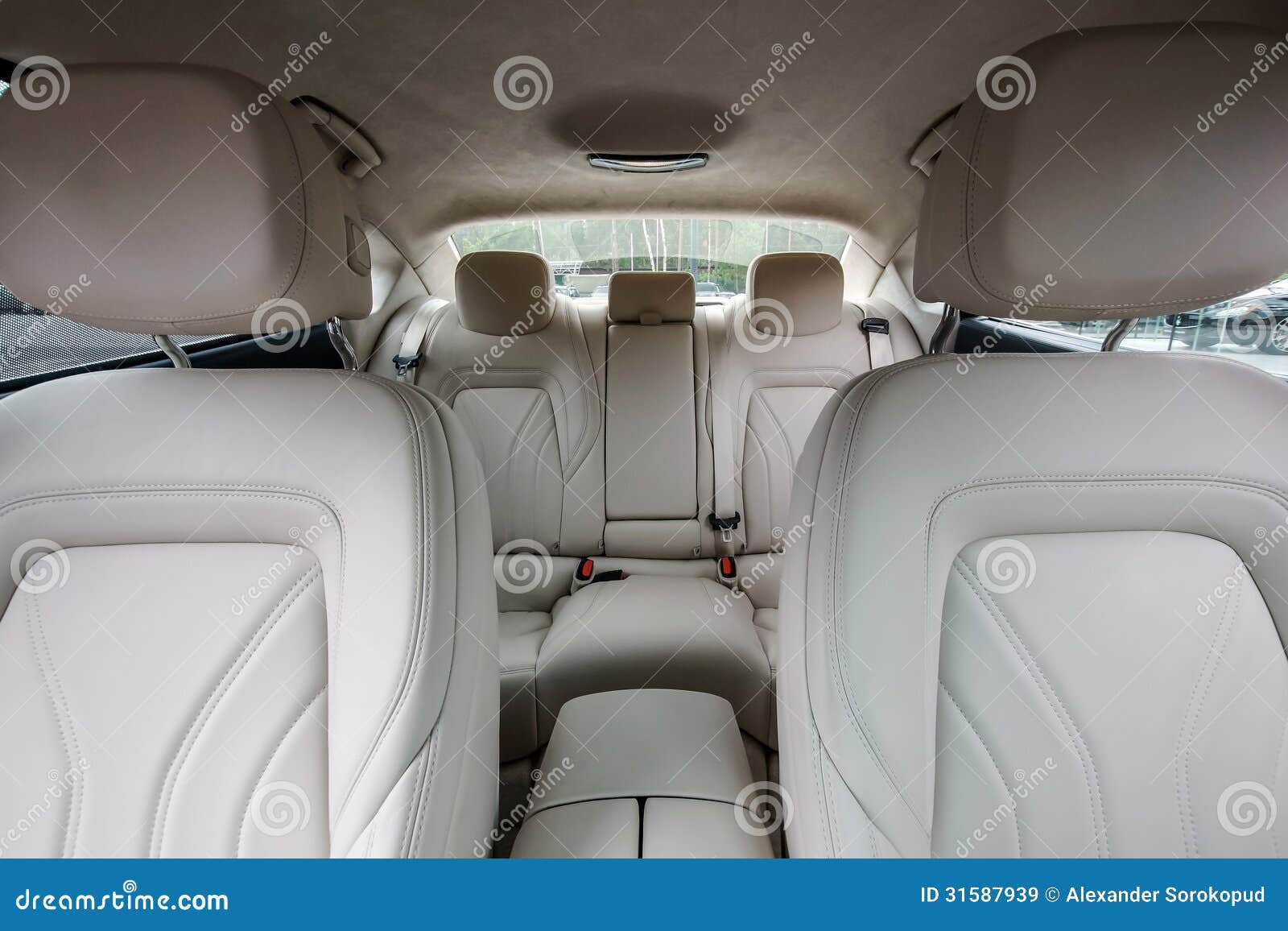 Interior luxuoso do carro imagem de stock. Imagem de limo - 31587939