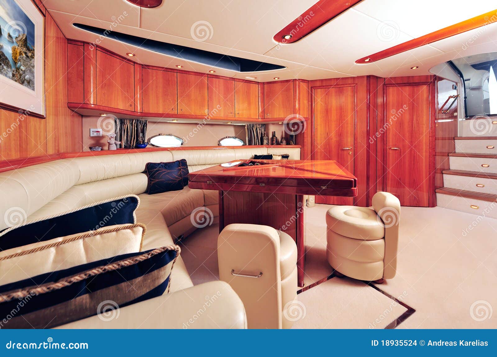 Interior luxuoso do iate foto de stock. Imagem de elegante - 18935524
