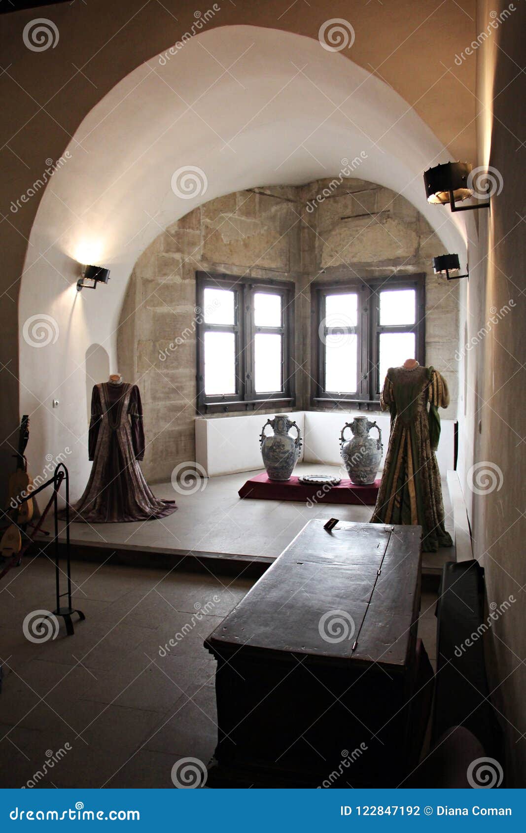 Interior Medieval Do Castelo Fotografia Editorial - Imagem de povos ...