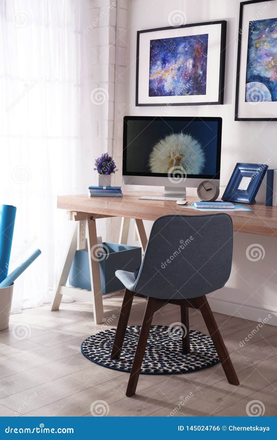 Interior Moderno Do Local De Trabalho Com Computador Foto de Stock ...