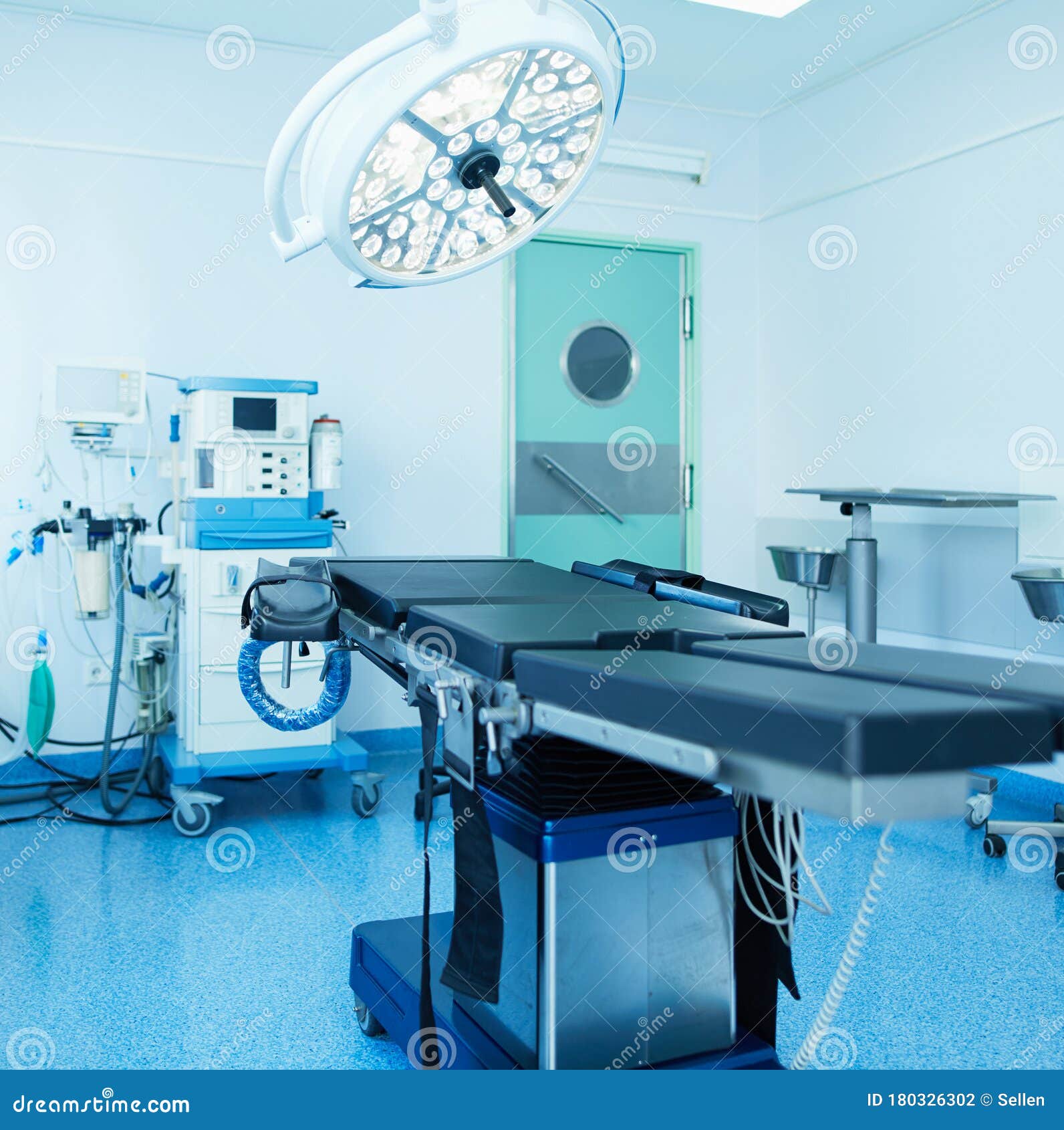 Interior of Operating Room in Modern Clinic Stock Photo - Image of ...