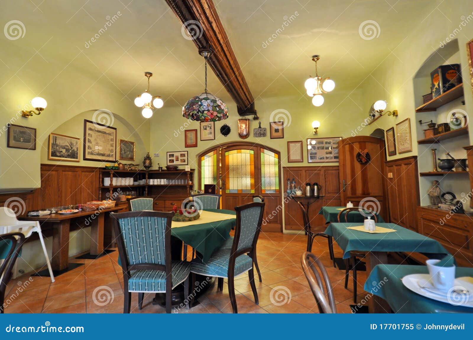 Interior Rústico Del Restaurante Imagen editorial - Imagen de acogedor ...