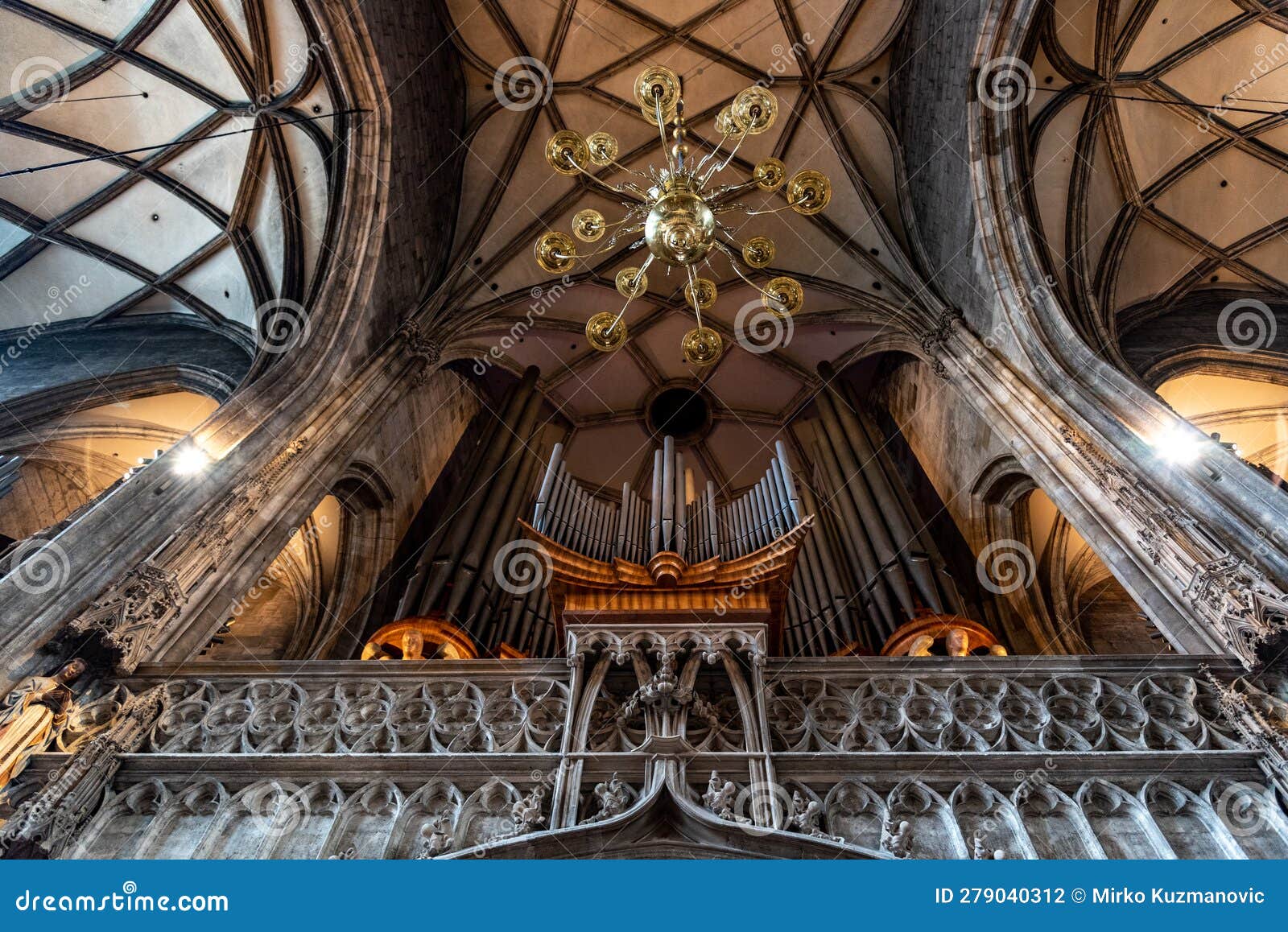 Interior of St. Stephen Cathedral Stephansdom in Stephansplatz in ...