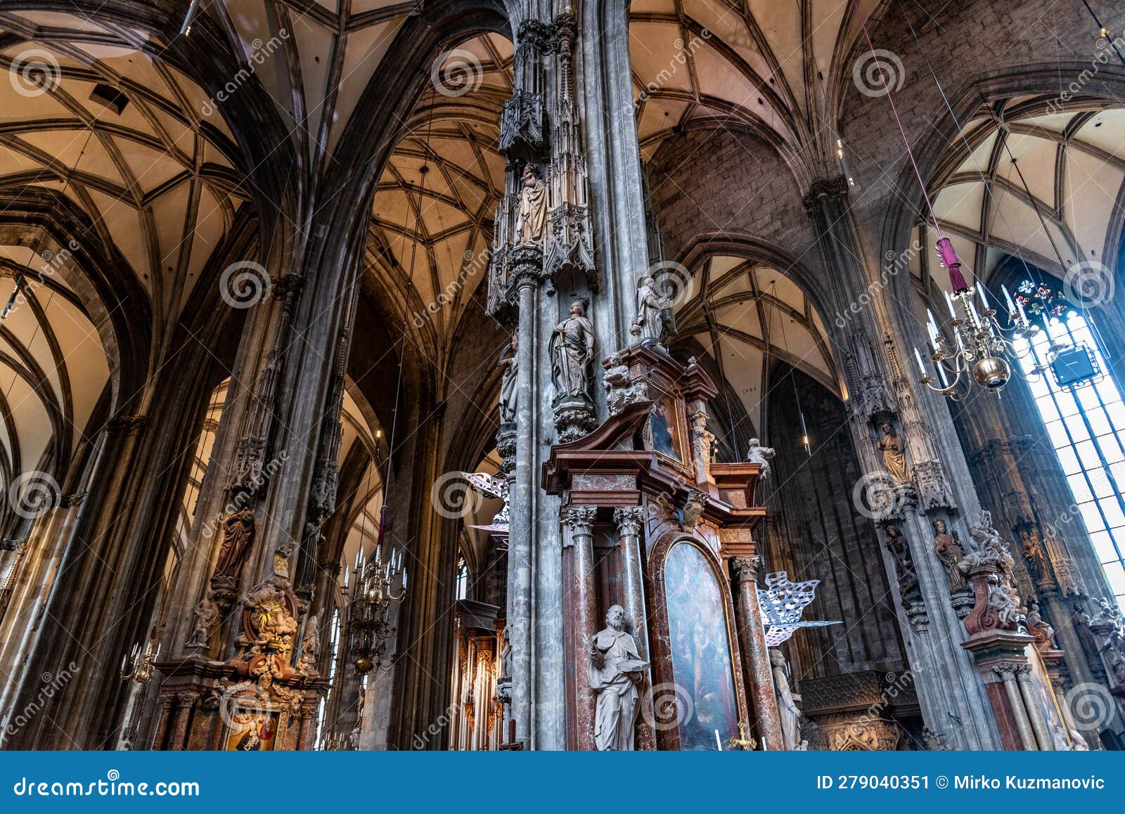 Interior of St. Stephen Cathedral Stephansdom in Stephansplatz in ...