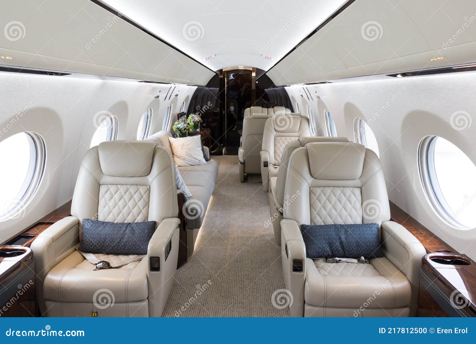 Gulfstream G500 Business Jet Cabin Editorial Image - Image of interior ...