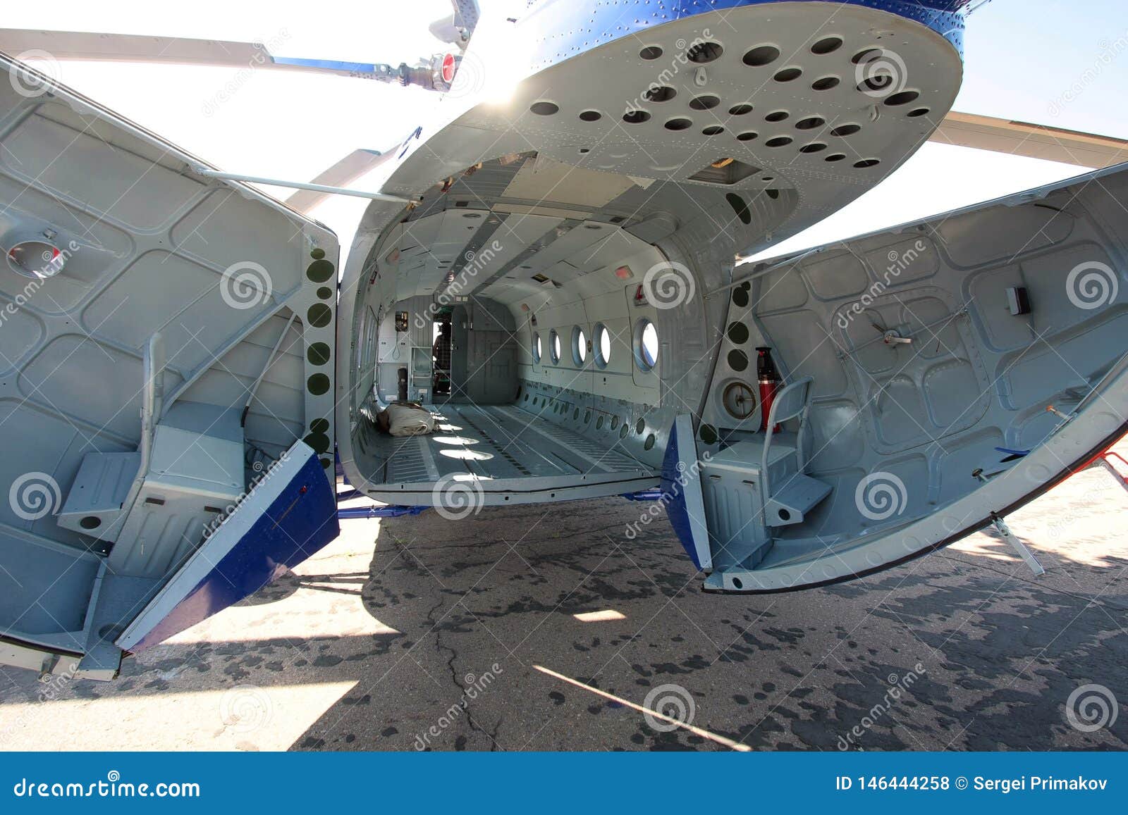 Cargo Helicopter Chassis Overload Fuselage Fuel Tank Cargo Transport ...