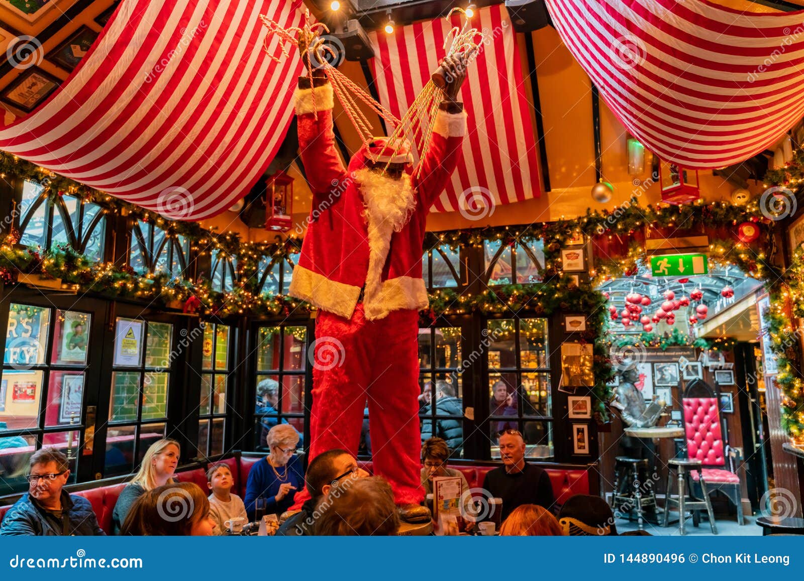 Interior View of the Famous Temple Bar Editorial Photo - Image of ...