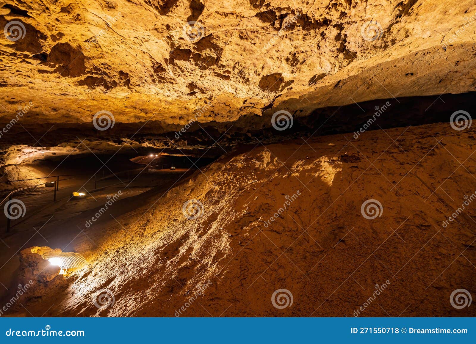 Interior View of the Meramec Caverns Stock Photo - Image of landscape ...