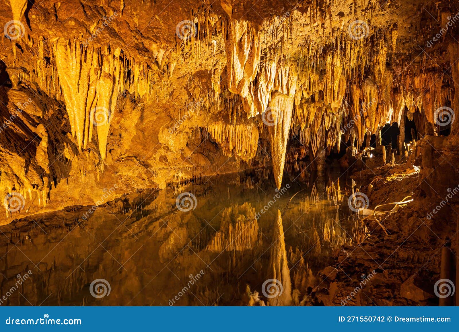 Interior View of the Meramec Caverns Stock Photo - Image of travel ...