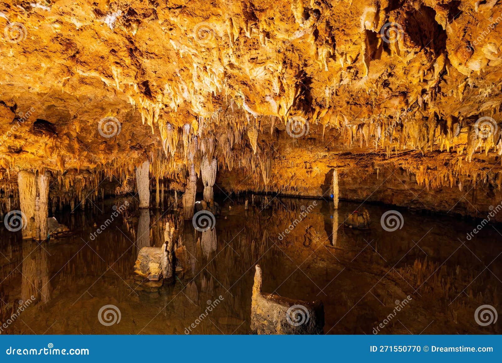 Interior View of the Meramec Caverns Stock Photo - Image of rock, light ...