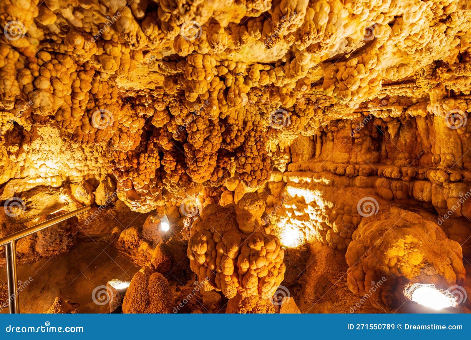 Interior View of the Meramec Caverns Stock Image - Image of city, rock ...