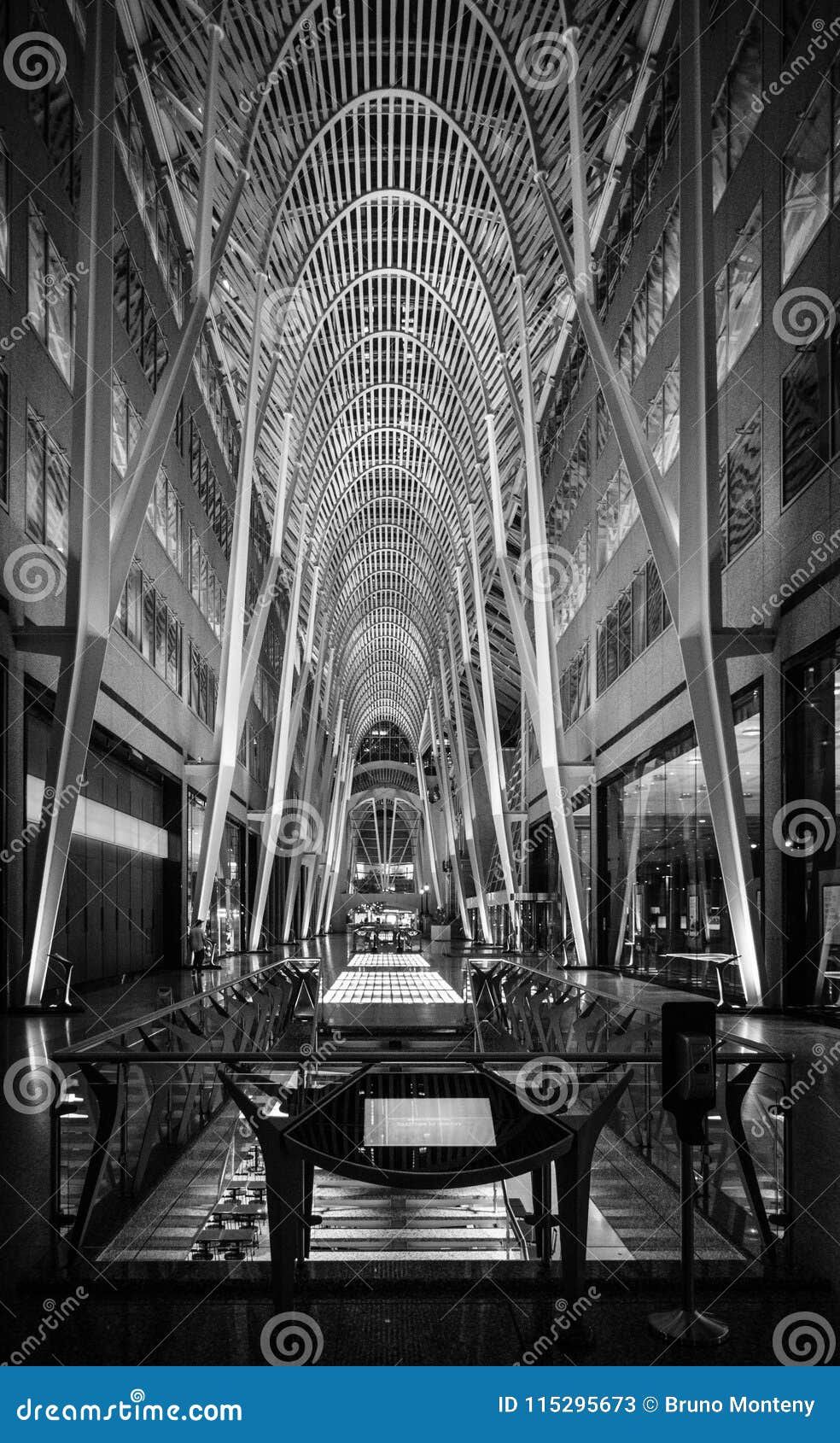 BCE Place in Toronto editorial stock photo. Image of corridor - 115295673