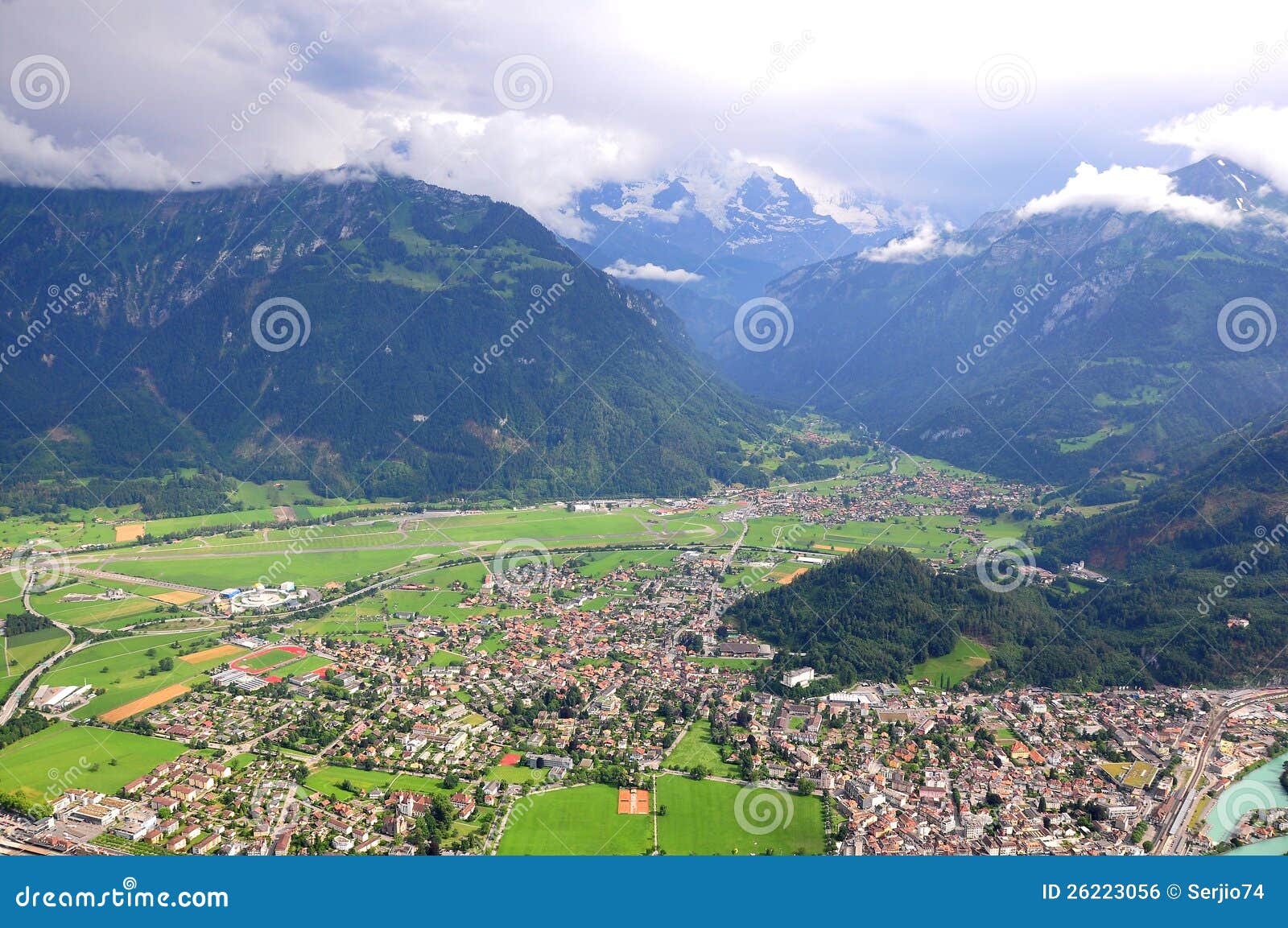 Interlaken. Suiza. foto de archivo. Imagen de escalada - 26223056