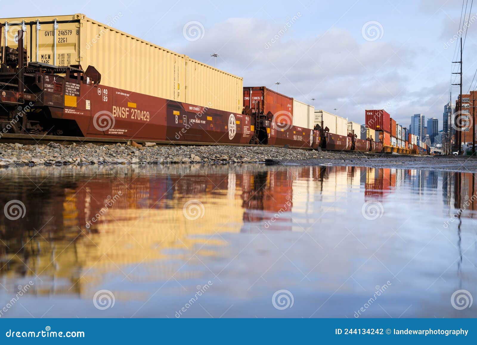 BNSF Intermodal Freight Train Crossing The Cascade Mountains Editorial ...