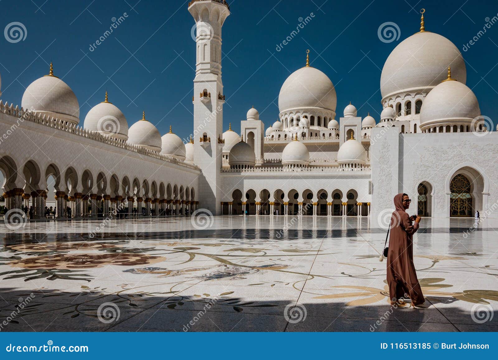 Internal Courtyard of the Sheik Zayed Mosque Editorial Image - Image of ...