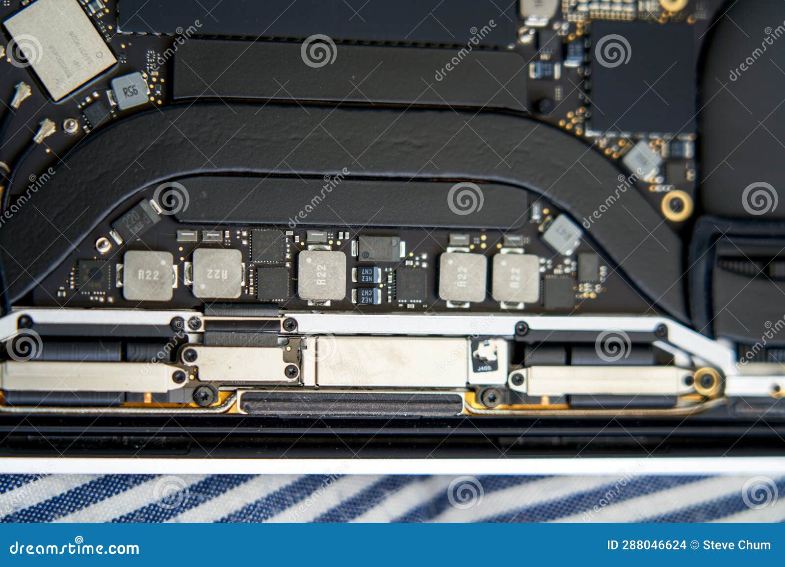 The Internal Structural Electronic Components of a Disassembled High ...