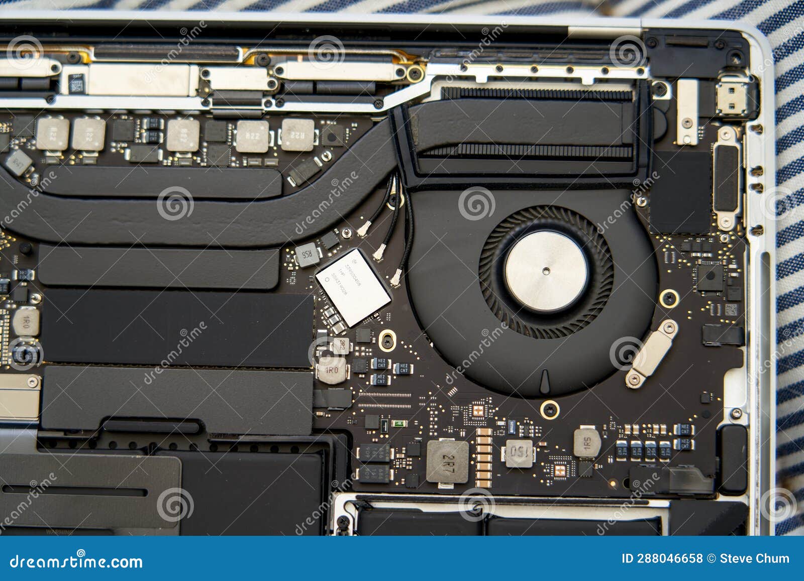 The Internal Structural Electronic Components of a Disassembled High ...
