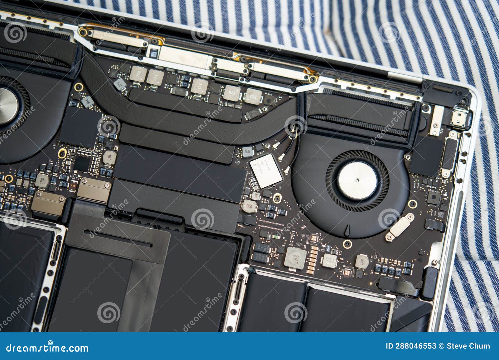 The Internal Structural Electronic Components of a Disassembled High ...