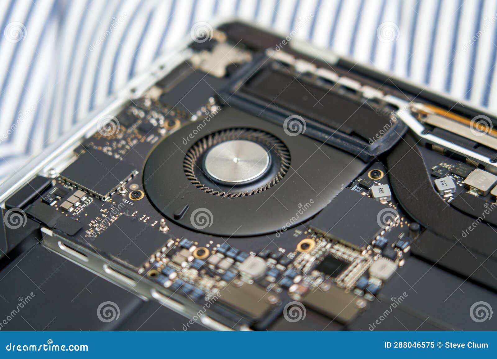 The Internal Structural Electronic Components of a Disassembled High ...