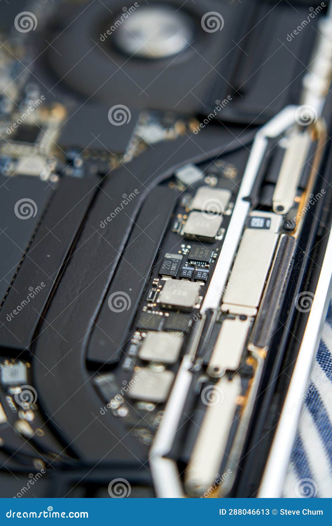 The Internal Structural Electronic Components of a Disassembled High ...
