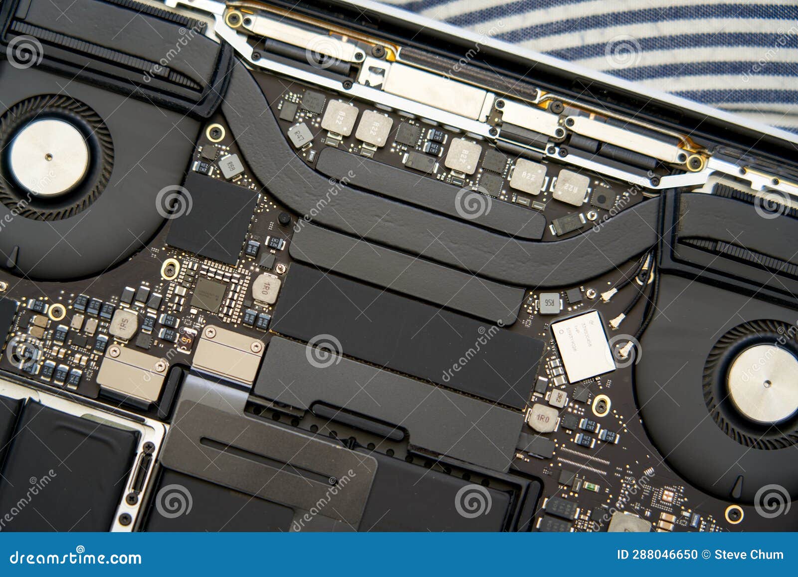 The Internal Structural Electronic Components of a Disassembled High ...