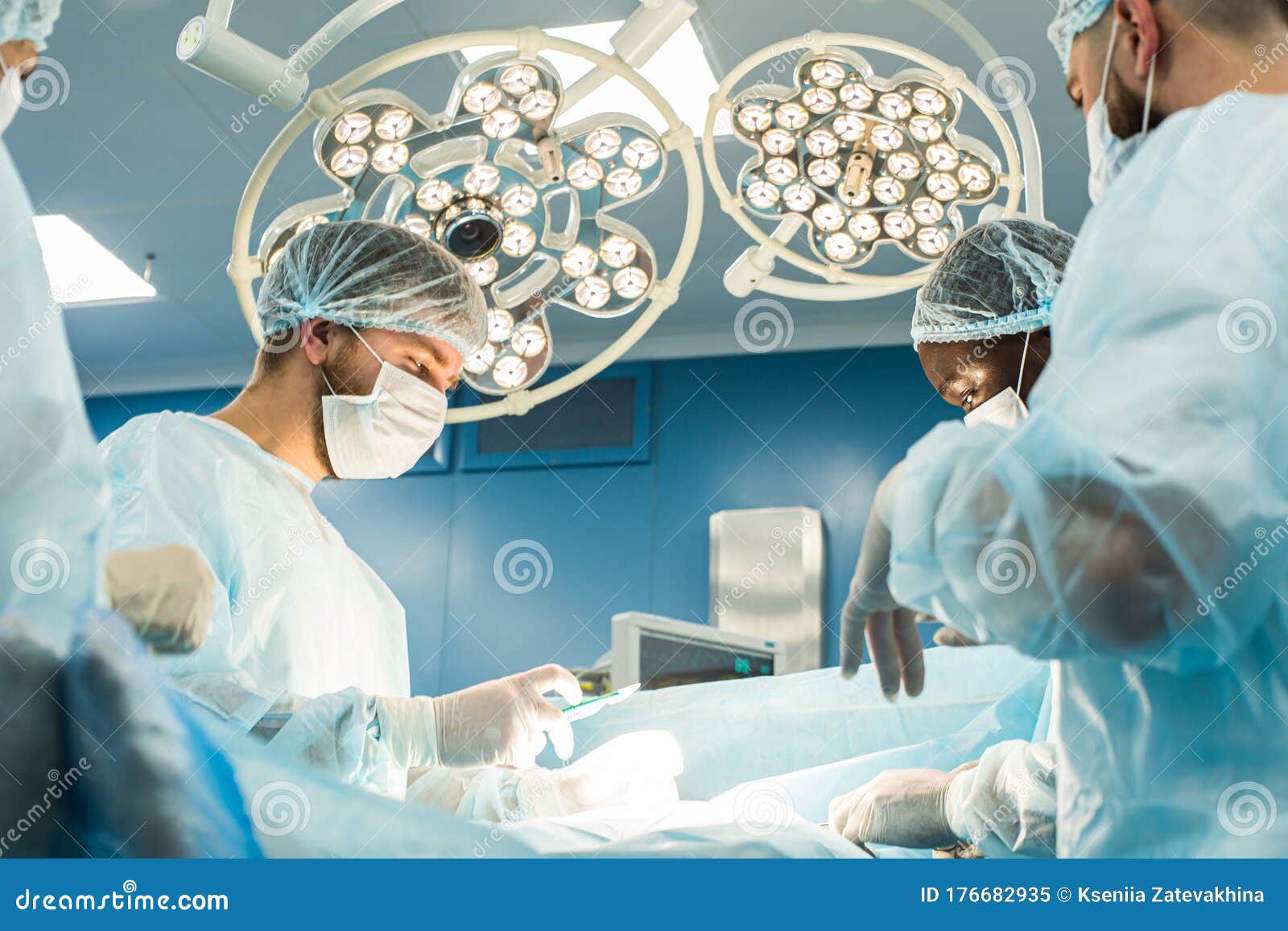 An International Team of Doctors Performs a Complex Surgical Operation ...