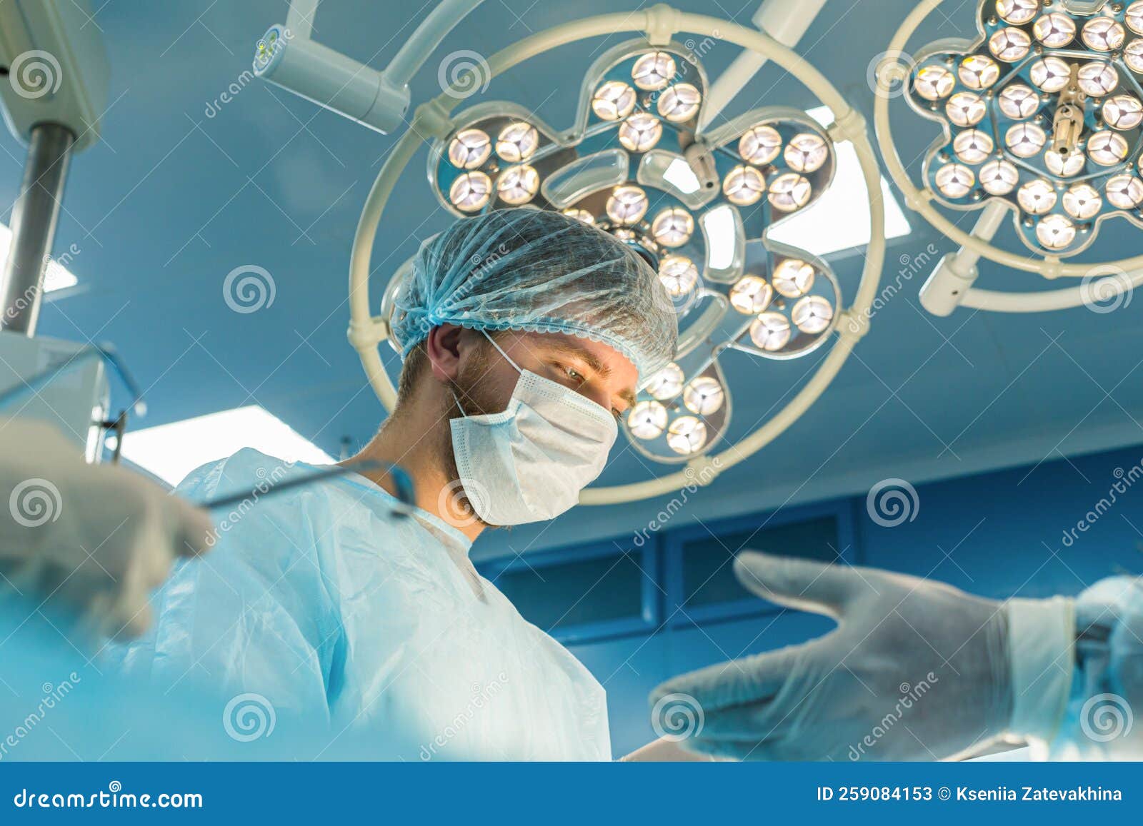 An International Team of Doctors Performs a Complex Surgical Operation ...