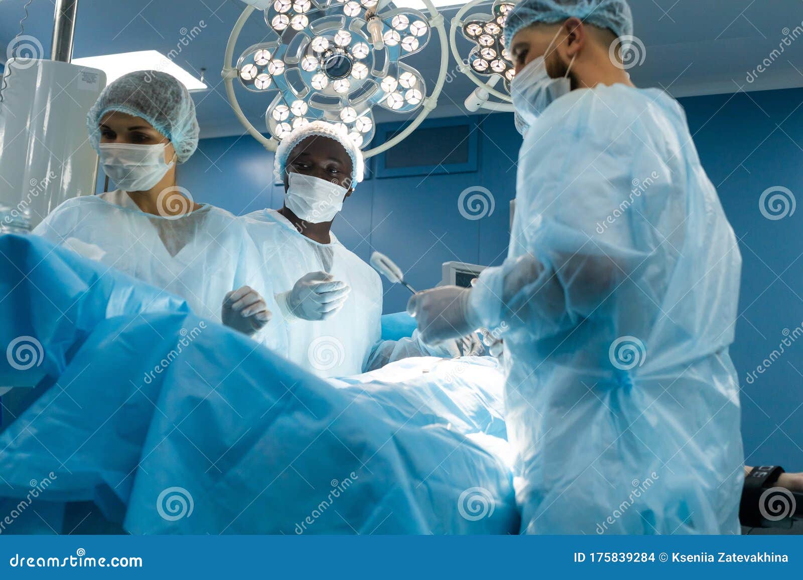 An International Team of Doctors Performs a Complex Surgical Operation ...