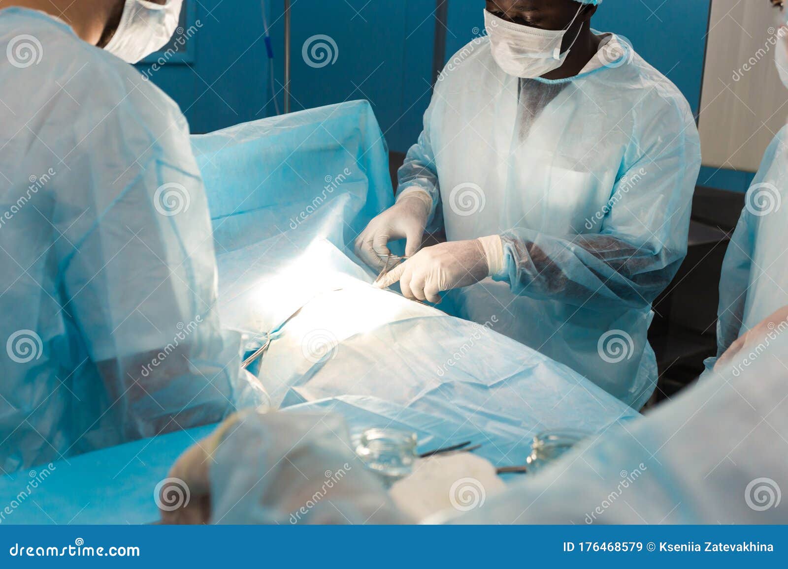 An International Team of Doctors Performs a Complex Surgical Operation ...