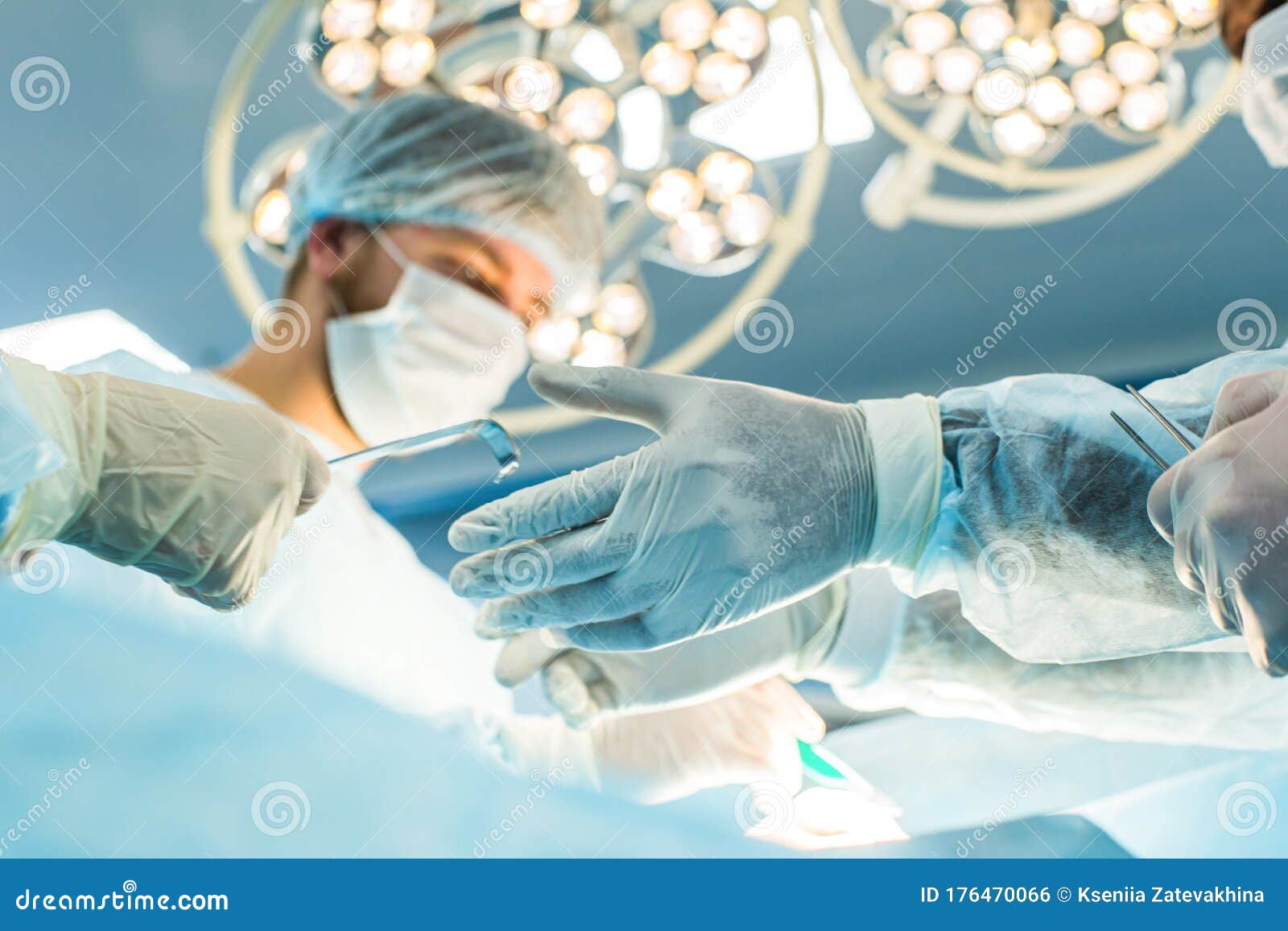 An International Team of Doctors Performs a Complex Surgical Operation ...